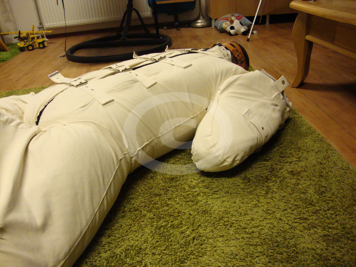 Kundenfotos - Zwangsjacken, Zwangsjacke, straightjacket, straitjackets